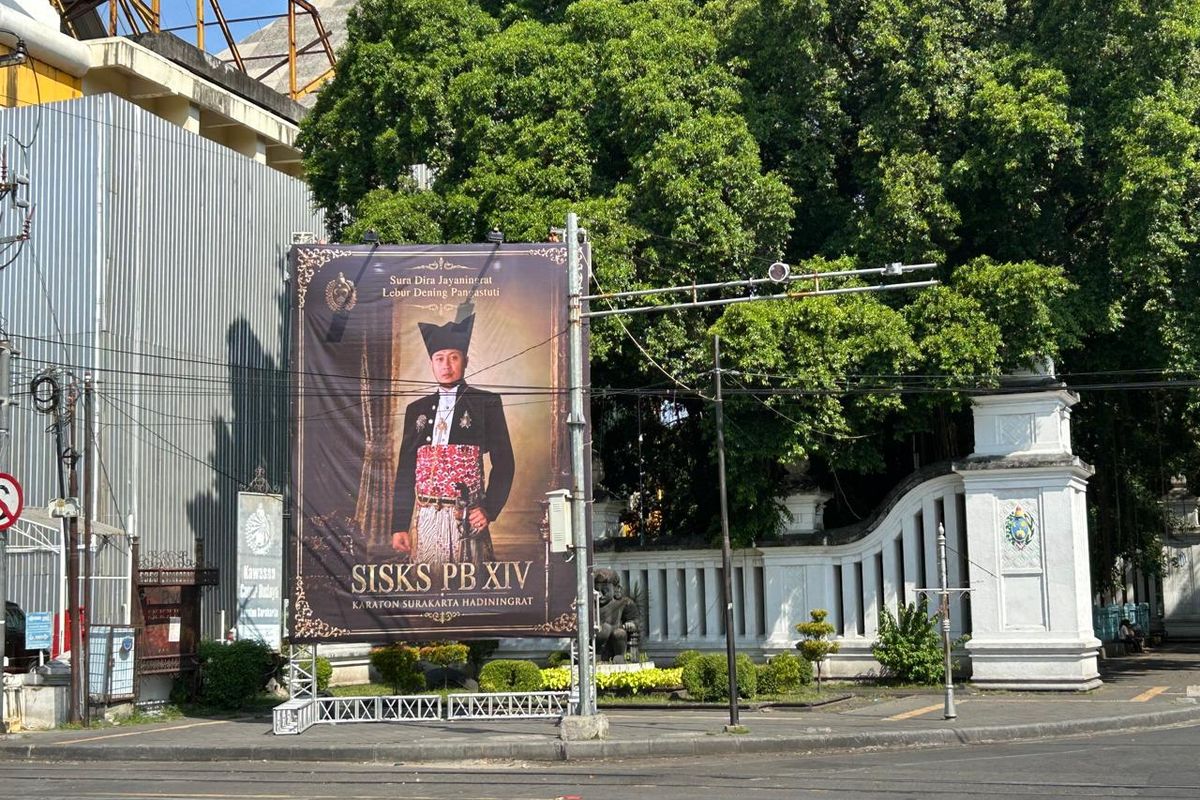 Tak Sekadar Pajangan, LDA Ungkap Makna Baliho PB XIV di Gladak Solo ...