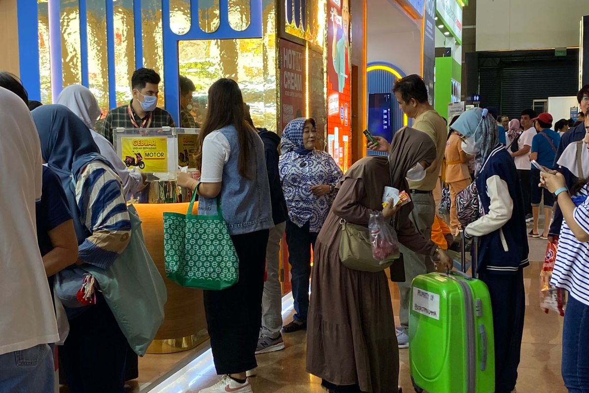 Jasa Titip di PRJ 2025 Jadi Ladang Cuan Musiman bagi Jastiper