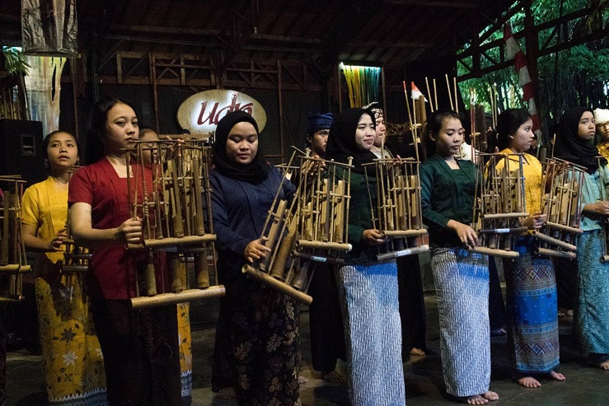 Cara Saung Angklung Udjo Bertahan Selama Pandemi: Rumahkan Pegawai ...