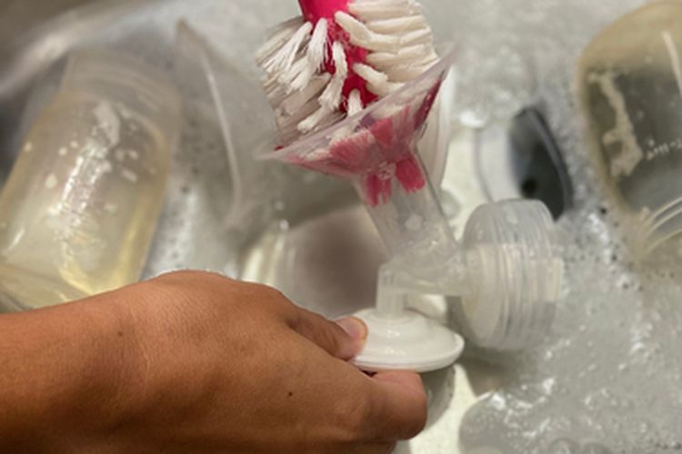Cara Mencuci Botol Bayi dengan Benar