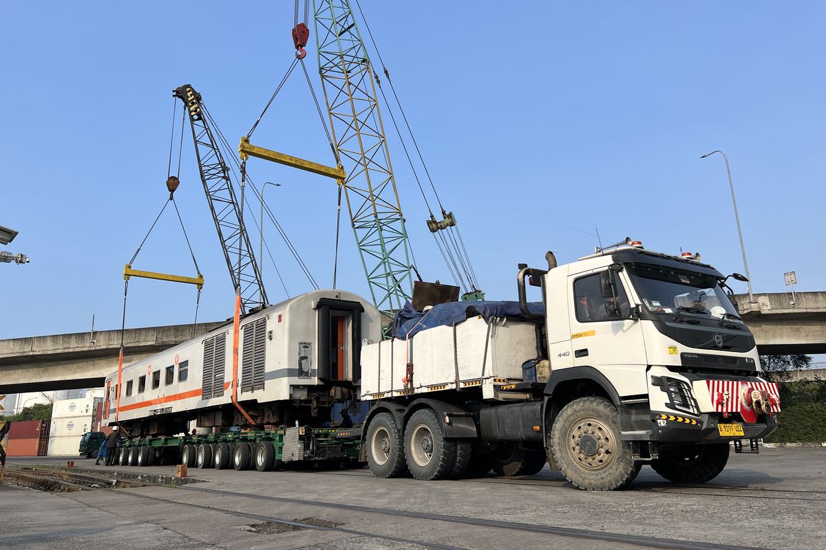 KAI Logistik Kirim 22 Kereta dari Jawa ke Sumatera
