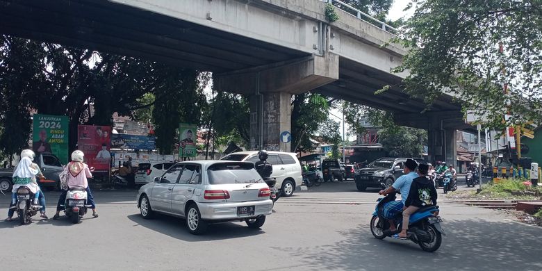 Berita Terkini Harian 2 Bus Tni Al Terobos Palang Pintu Kereta Api Di ... Berita Terkini Harian 2 Bus Tni Al Terobos Palang Pintu Kereta Api Di ...