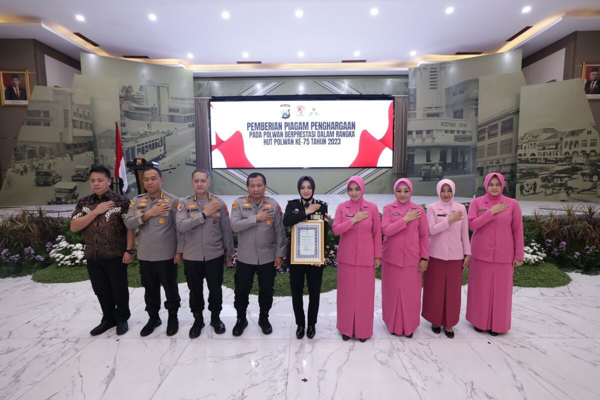 Pin Emas untuk Briptu Tiara Nissa Sepulang dari Turkiye...