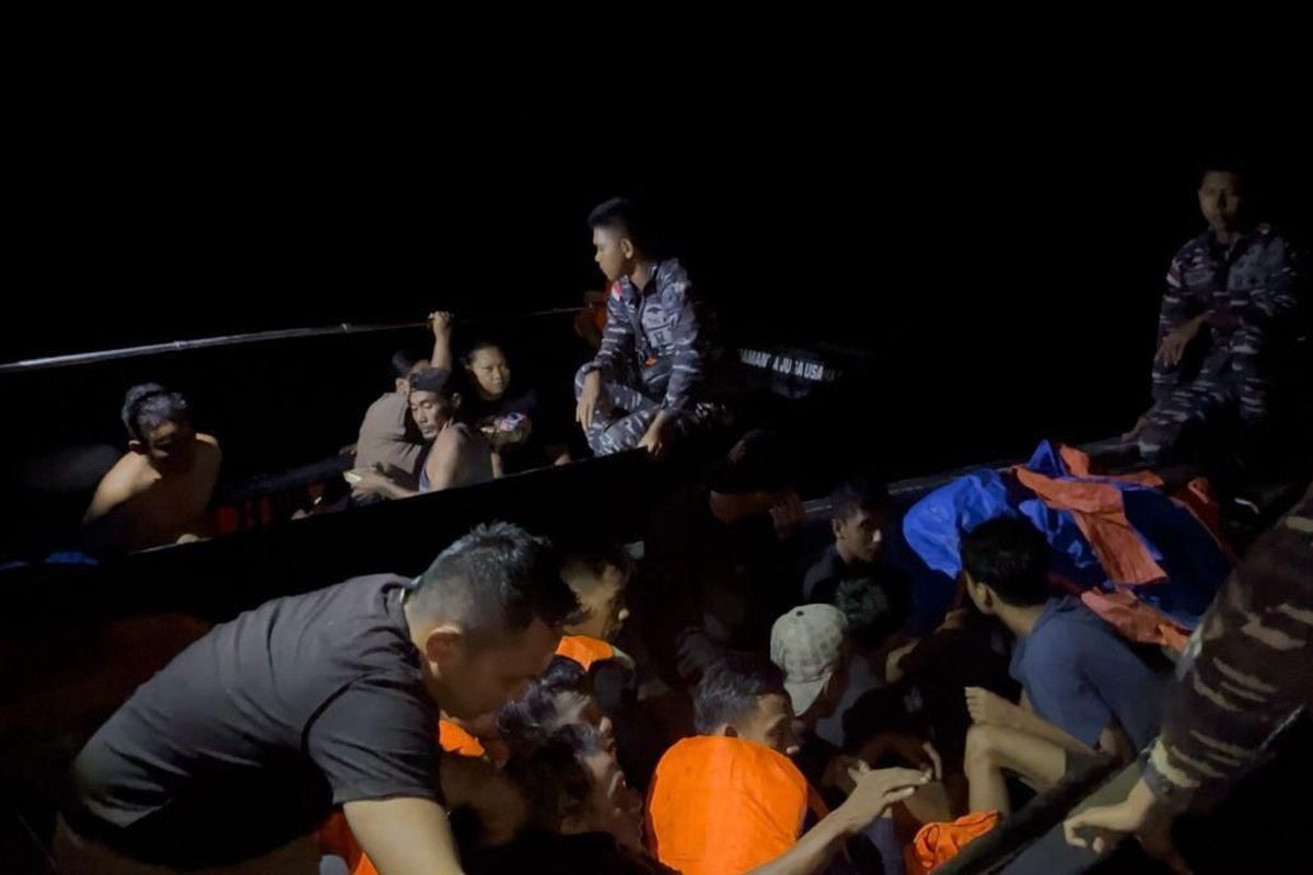 Gagalkan Penyelundupan, TNI AL Hentikan Speed Boat PMI Ilegal dengan Tembakan di Perairan Dumai