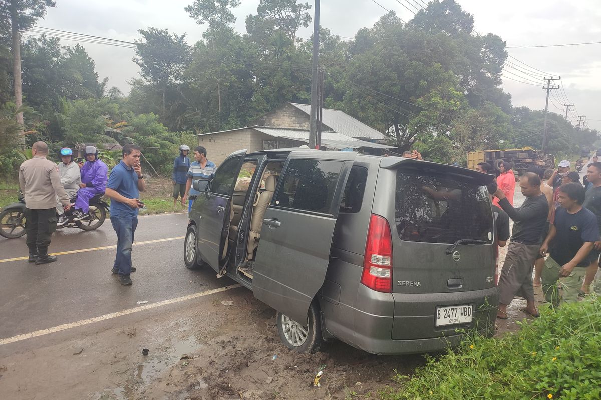 Penumpang asal Jawa Barat Tewas Akibat Tabrakan Minibus Vs Truk Sawit ...