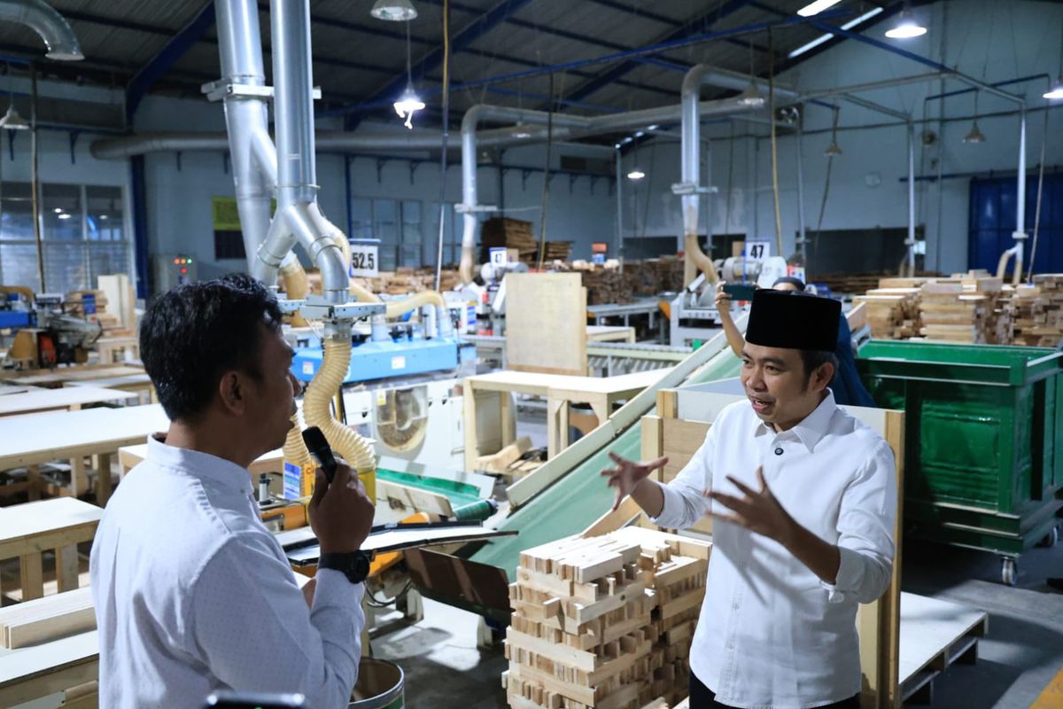 Hemat BBM, Bupati Jember dan Jajaran OPD Kunjungan Kerja Bareng Pakai 1 ...