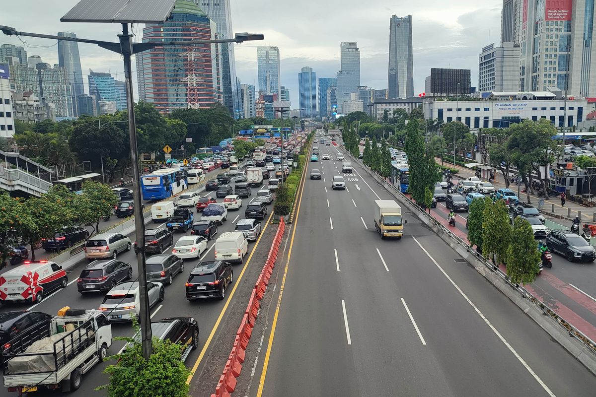Jalur Tol Jakarta Pagi Ini Padat, Ini Titik Macet dan Contraflow