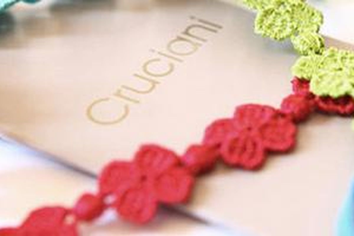 Tren Gelang Makram Daun Semanggi Cruciani Favorit Selebriti