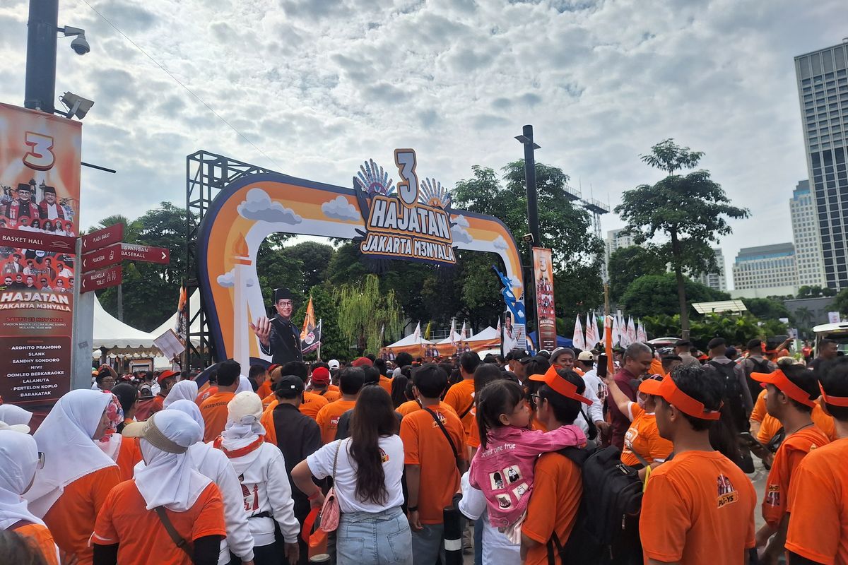 Massa Mulai Datangi "Hajatan Jakarta Menyala" Pramono-Rano di Stadion ...