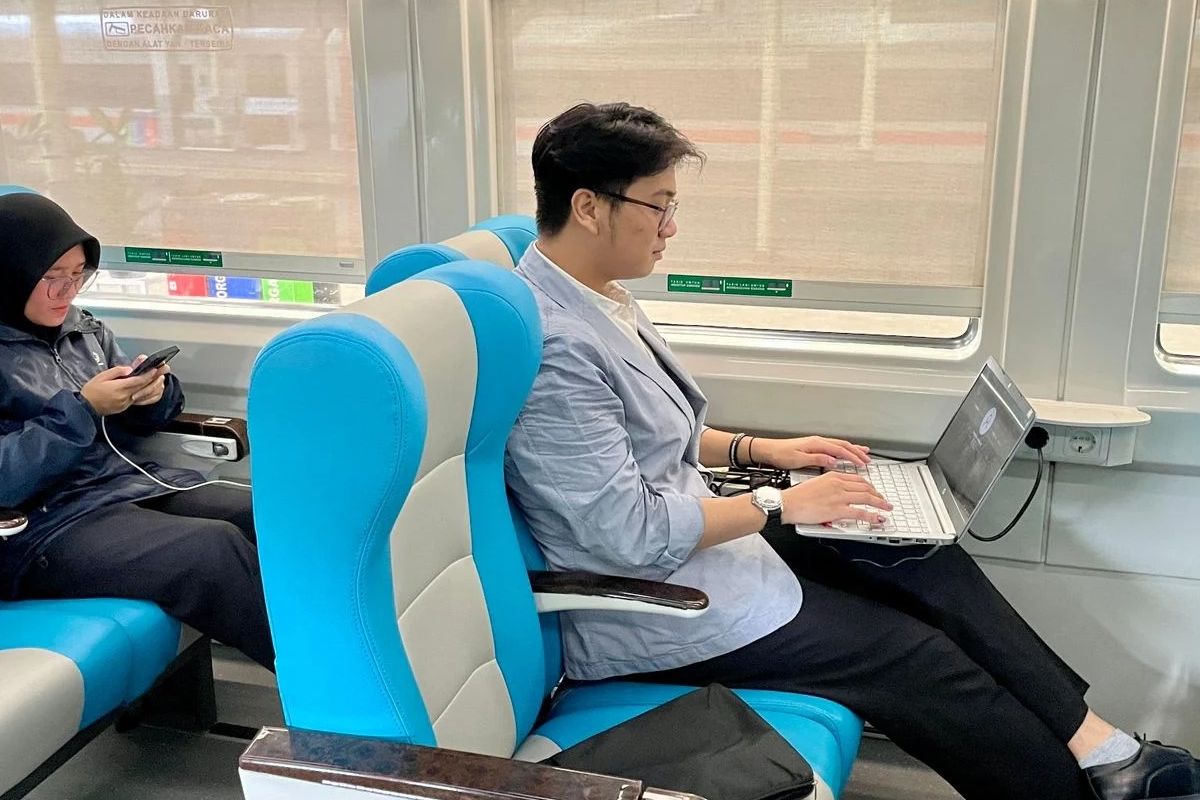 Perangkat Apa Saja yang Boleh Pakai Stop Kontak di Kereta? Ini ...