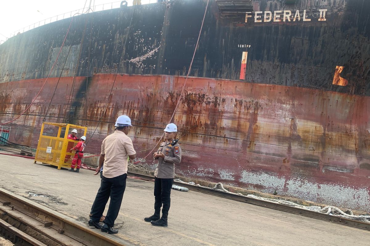 Kebakaran Kapal Tanker di Batam: 4 Pekerja Tewas, 5 Korban Dirawat di RS