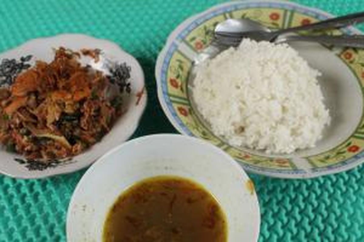 Pelesir ke Sangeh? Mampir dan Cicipi Lawar Sapi Men Daging