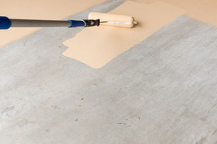 Mudah, Begini Cara Mengecat Lantai Ubin