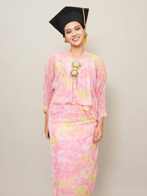 6 Outfit Wisuda Putri Shahnaz Haque, Pakai Setelan Milik Sang Nenek