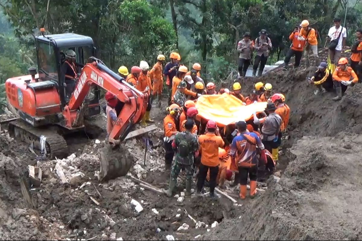 Update: 2 Korban Tertimbun Tanah Longsor di Trenggalek Ditemukan