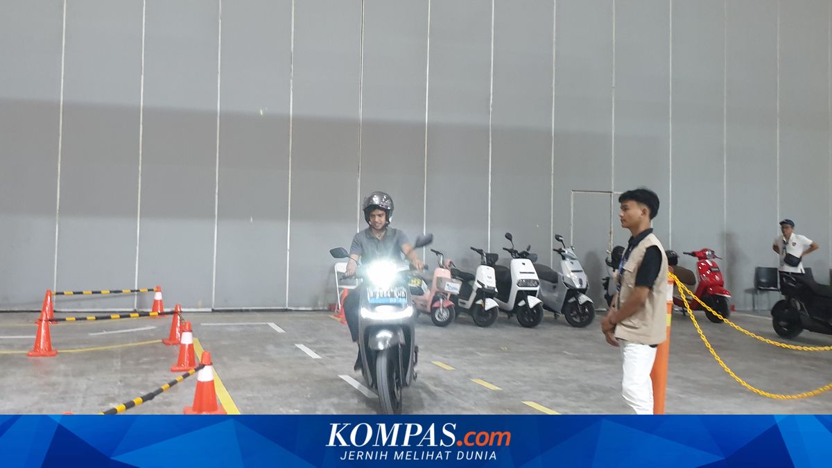 Begini Cara dan Syarat Test Ride Motor Listrik di PEVS 2025