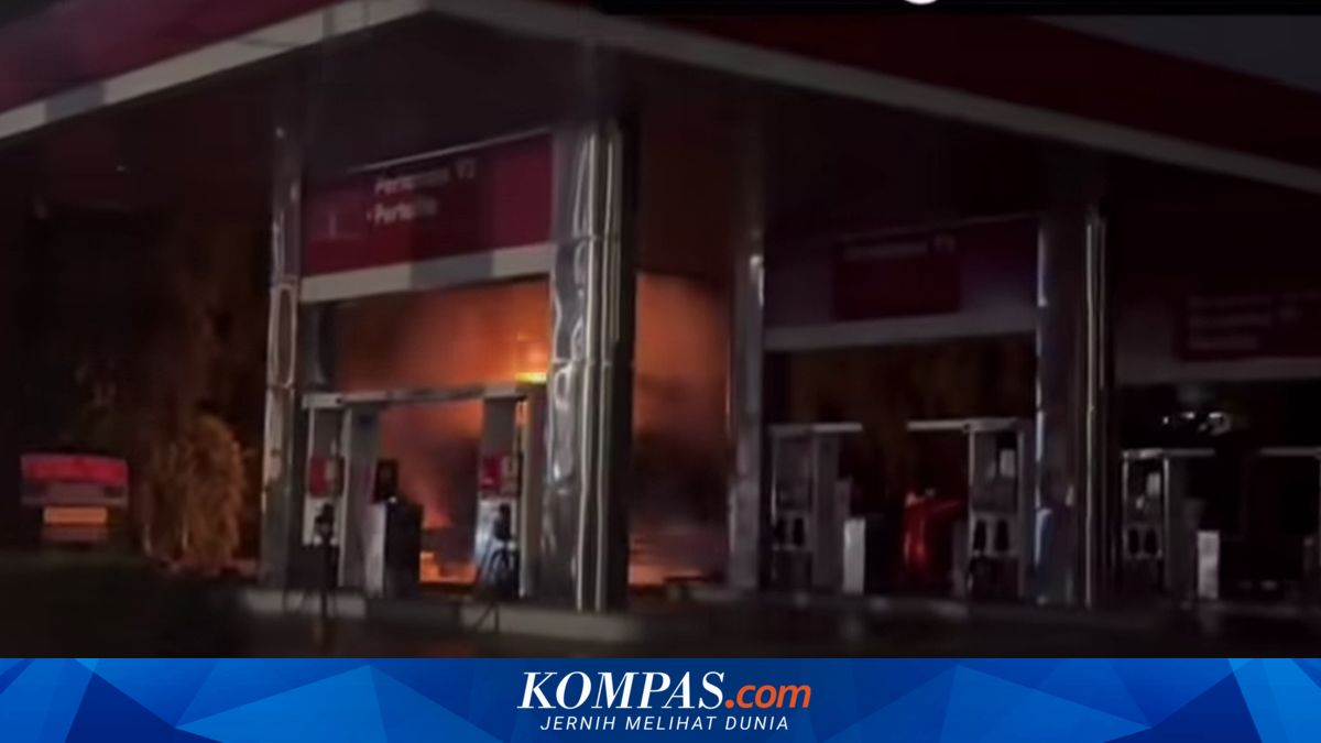 Detik-Detik Mobil Tangki BBM Terbakar di SPBU Kemanggisan, Warga Berlarian
