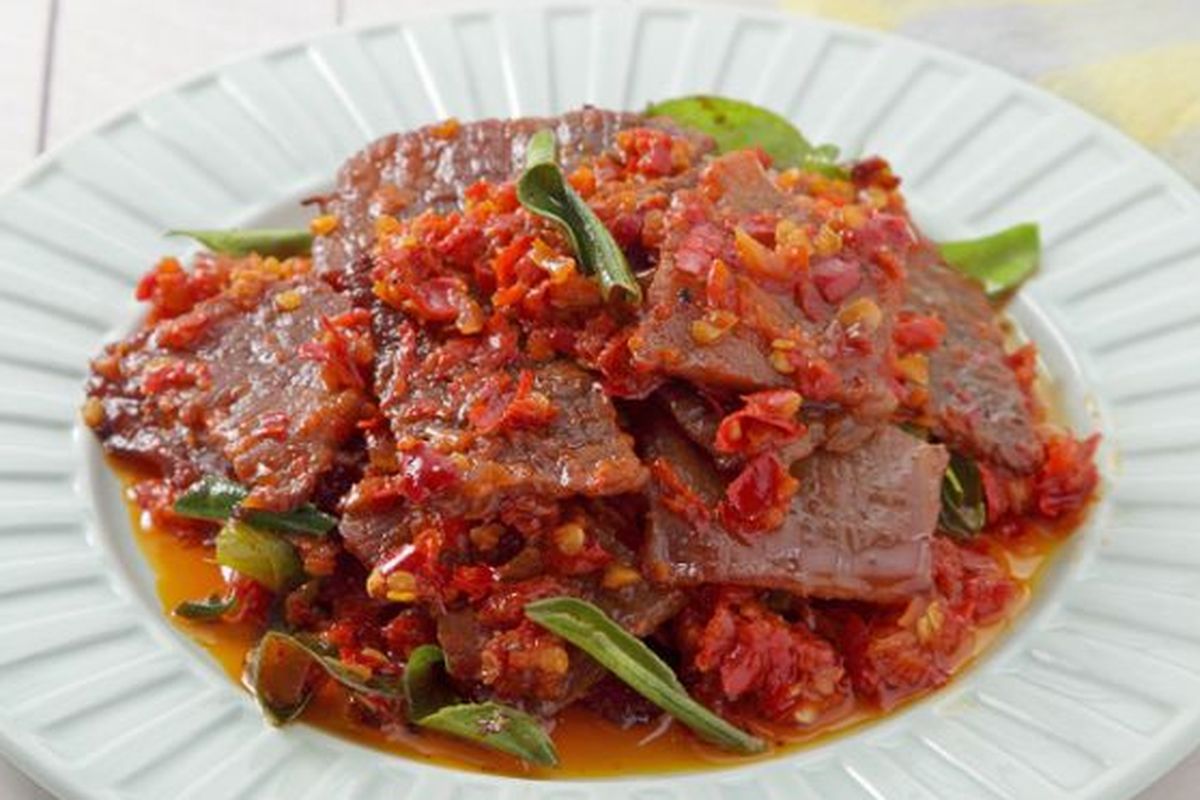 Resep Daging Balado Daun Jeruk, Ide Stok Bekal Makanan