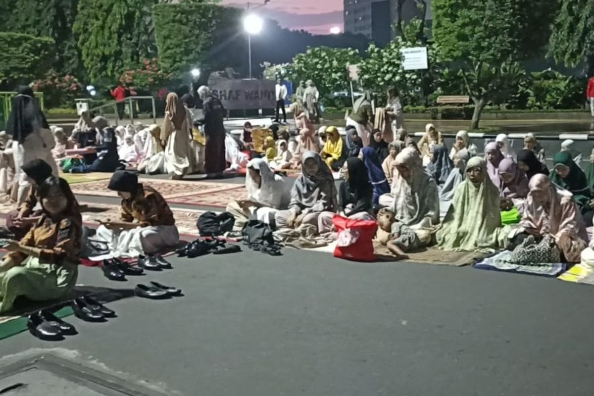 Jokowi Shalat Id di Masjid Baiturrahman Semarang, Warga Datang Sebelum ...