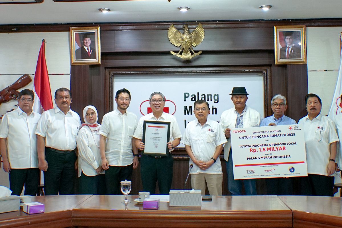 TMMIN Salurkan Bantuan Korban Bencana di Sumatera Lewat PMI