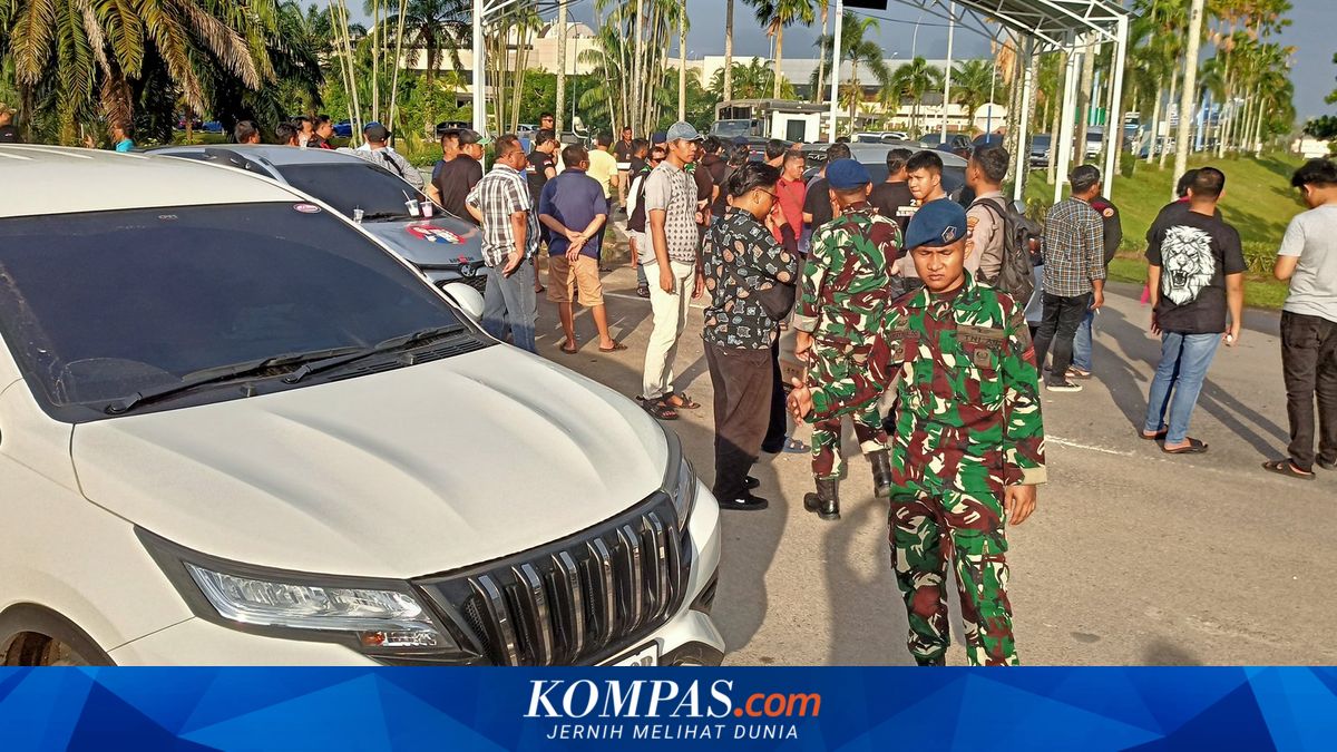 Rekannya Dipersekusi, Ratusan Driver Taksi Online Kepung Bandara Hang ...