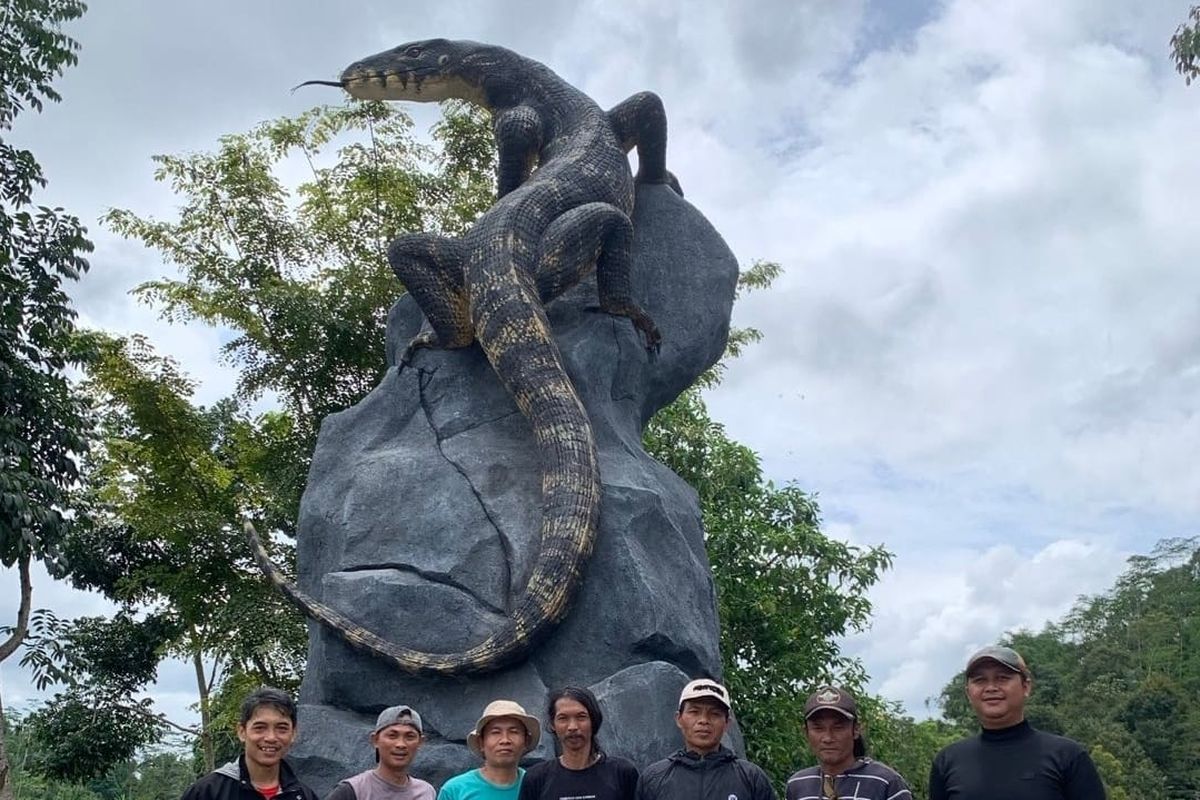 Cerita Pembuat Patung Biawak Wonosobo, Dibuat 1,5 Bulan dengan Rp 50 Juta