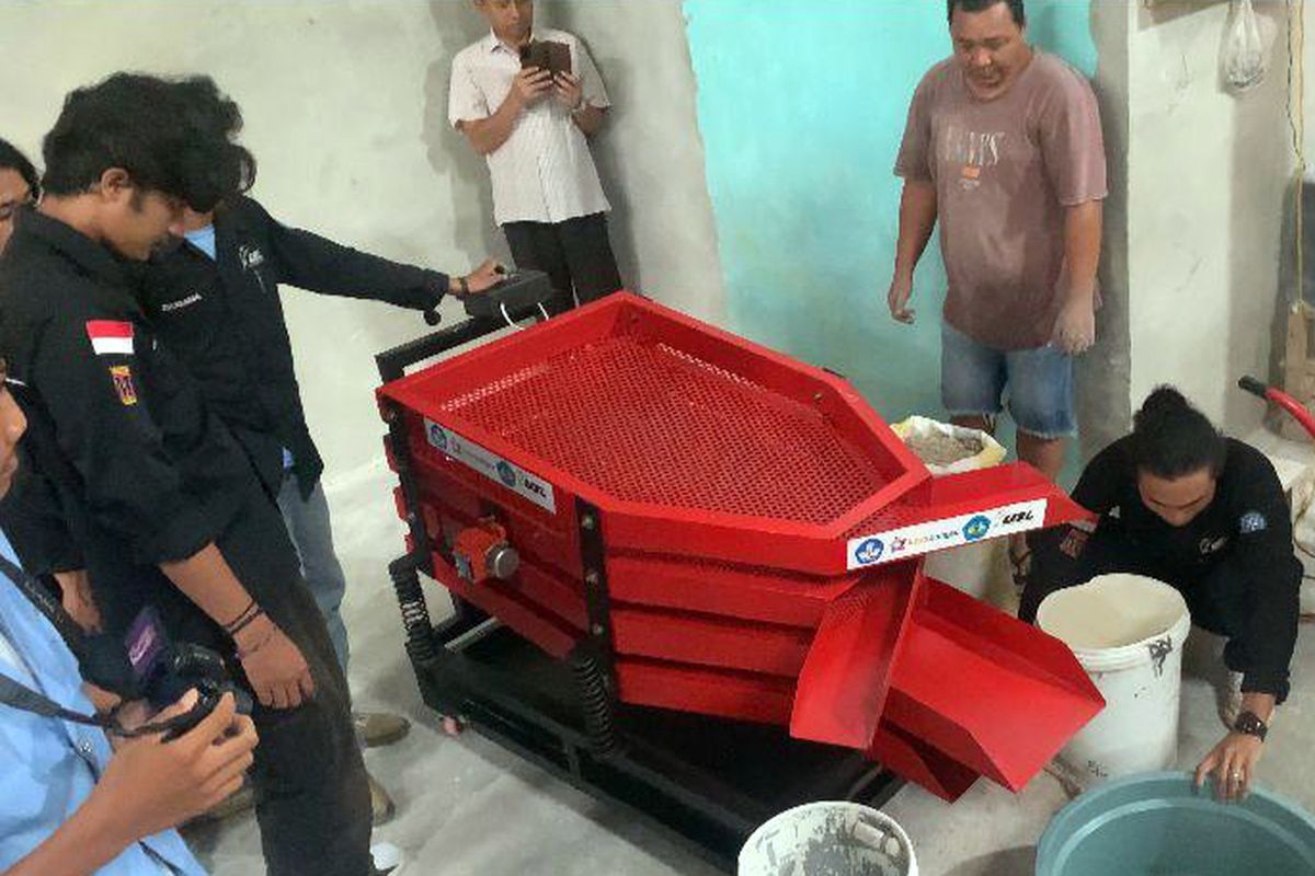 Bikin Terobosan, UBL Ciptakan Mesin yang Mampu Sortir 75 Kg Damar dalam ...