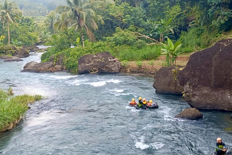 Nyantai Asyik di Sendang Dalem River Tubing, Wisata Adrenalin Favorit ...