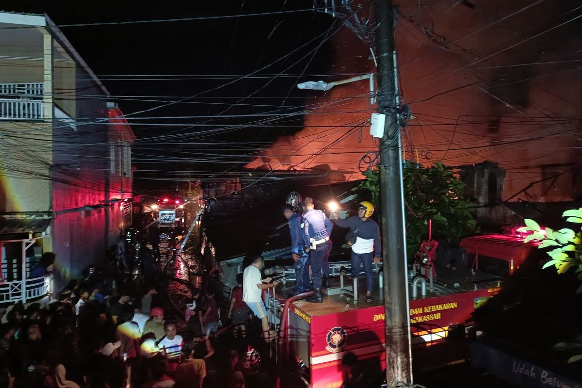 Kebakaran Hebat di Kawasan Padat Penduduk Makassar, Satu Lansia Tewas Terjebak Api