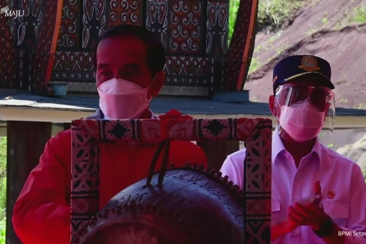 Resmikan Bandara Toraja dan Bandara Pantar Alor, Jokowi:Dimanfaatkan ...