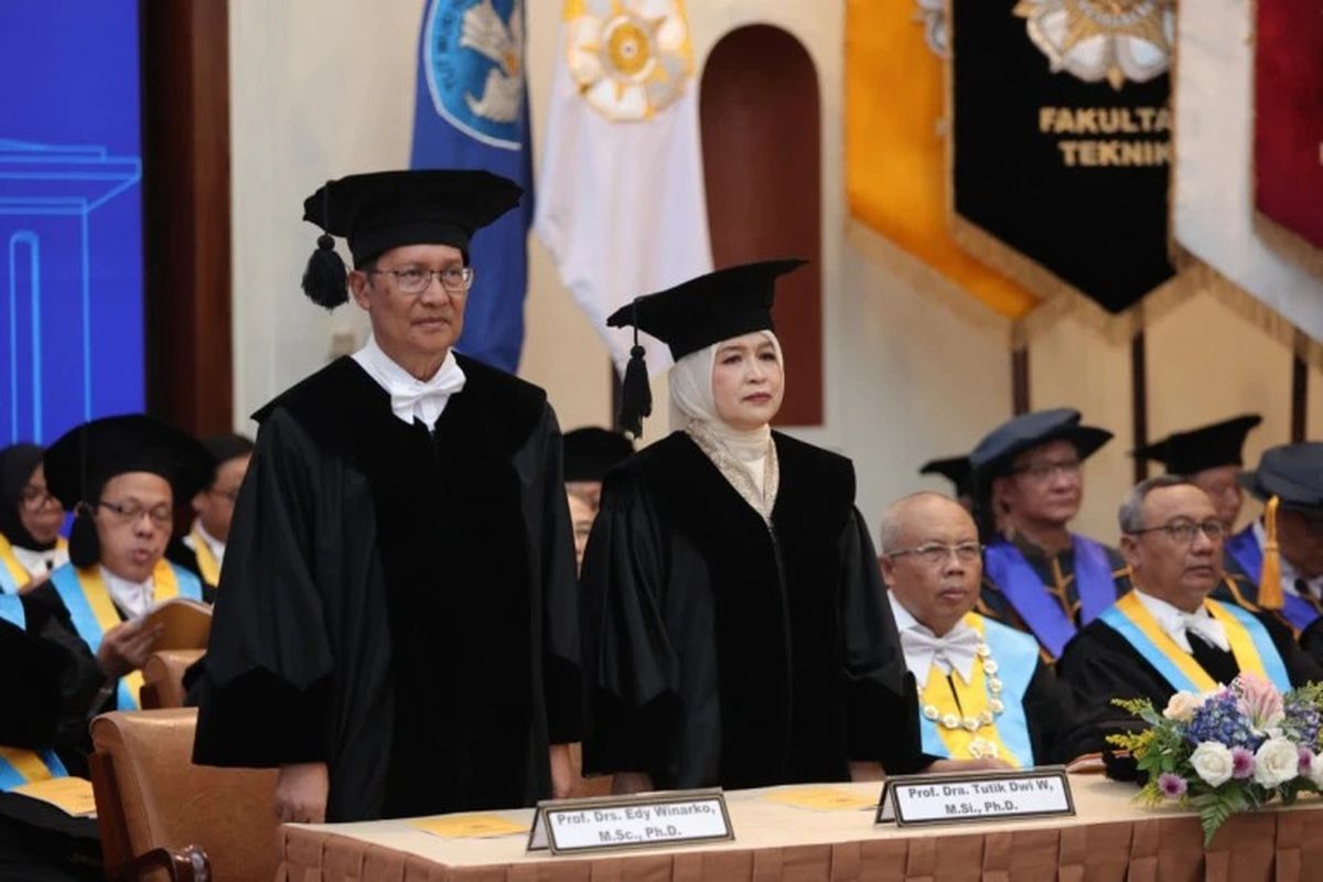 Pasutri Prof Edi dan Tutik, Dikukuhkan Jadi Guru Besar UGM Bersamaan