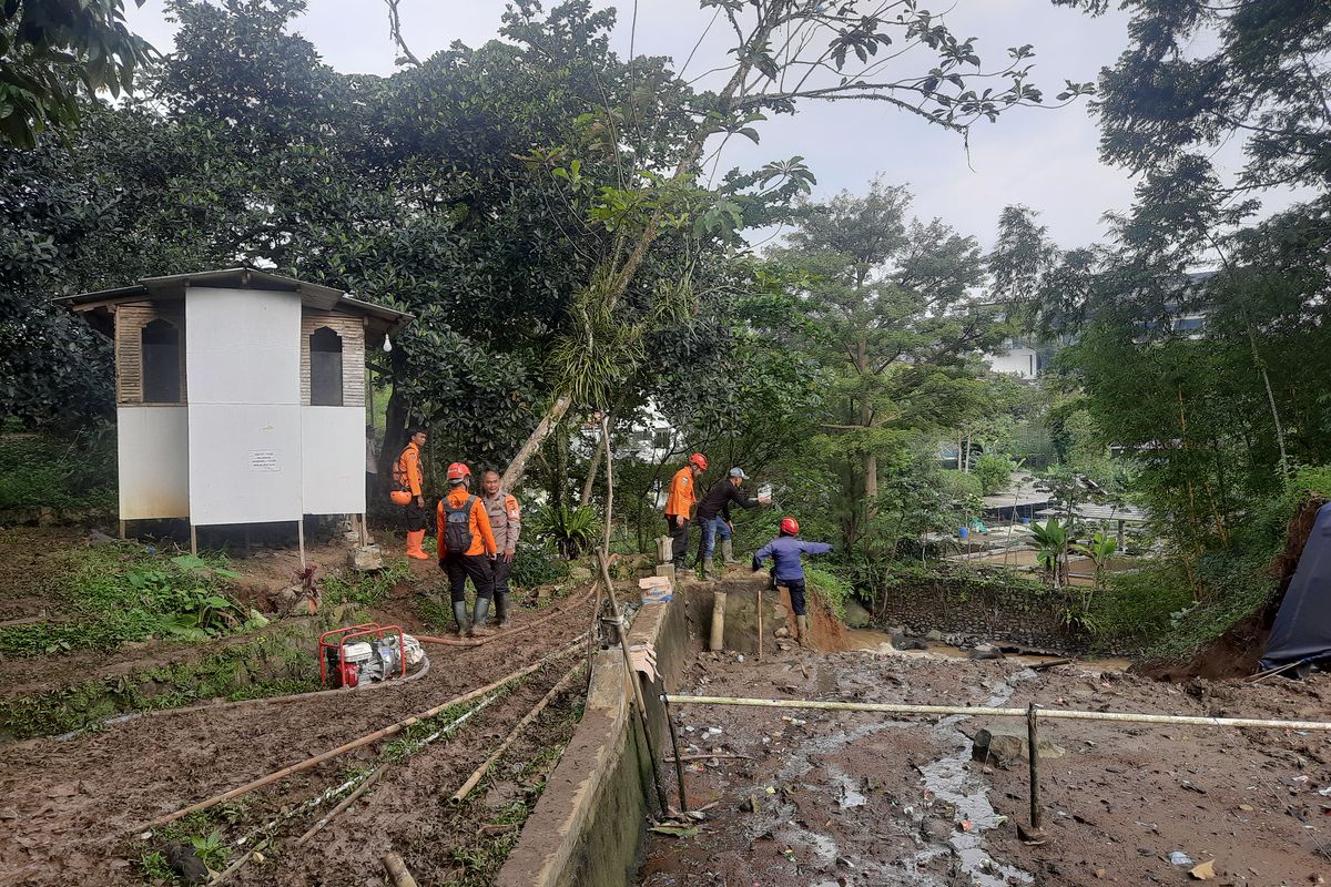 Hari Ketiga Pencarian, Sopir Kemendagri yang Hilang Saat Longsor dan Banjir di Puncak Belum ...