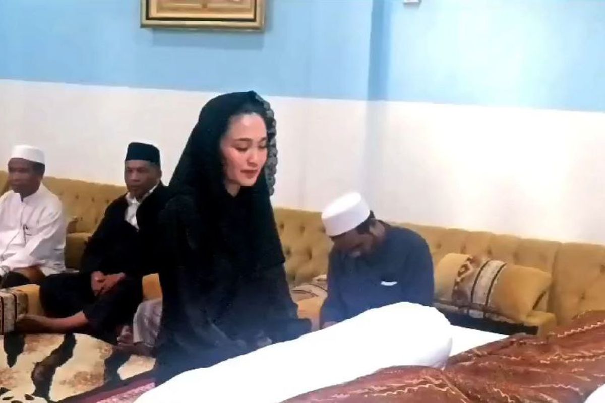 Gubernur Sherly Melayat ke Rumah Abdul Ghani Kasuba