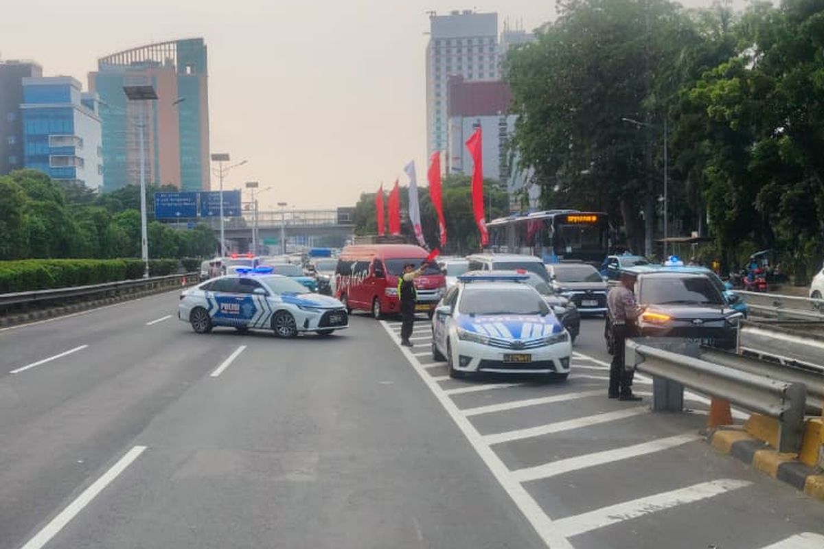 Lalu Lintas Tol Dalam Kota Dialihkan Imbas Demo Ricuh di Depan DPR Sore Ini