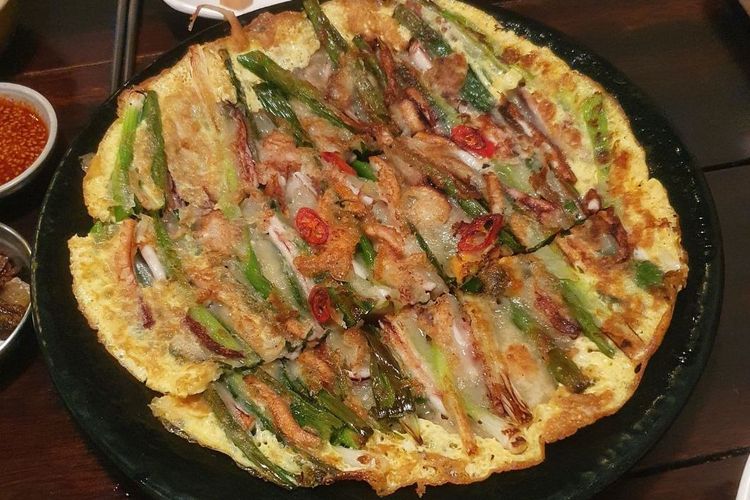 Sering Muncul di Drakor, Begini Cara Bikin Pajeon Korea, Pancake Daun ...