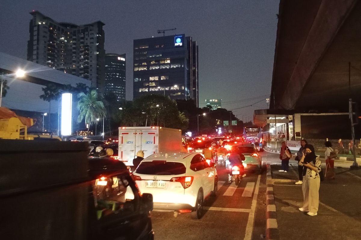Kondisi Terkini Kemacetan Jalan S Parman-Gatot Subroto Kamis Malam