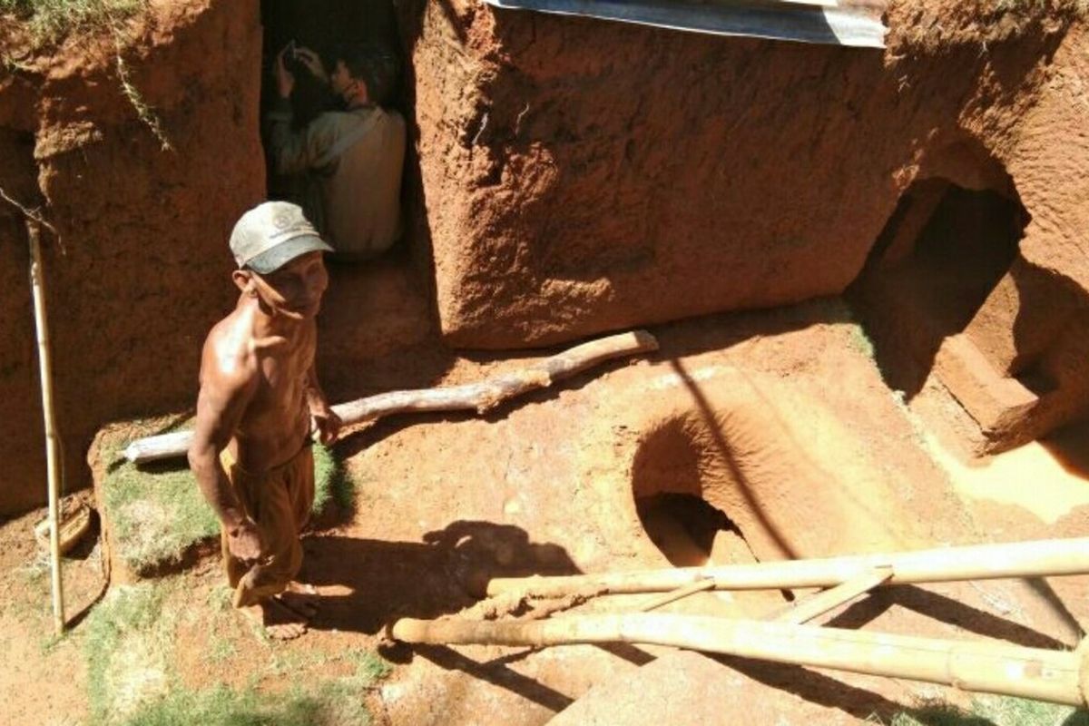 Cerita Kakek Cireng Bangun Rumah Bawah Tanah Seorang Diri Halaman all ...