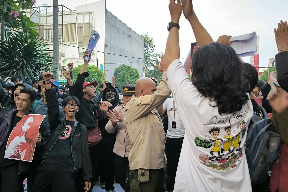 Puluhan Pelajar Gelar Aksi Tuntut Pemkot Tangsel Serius Tangani ...