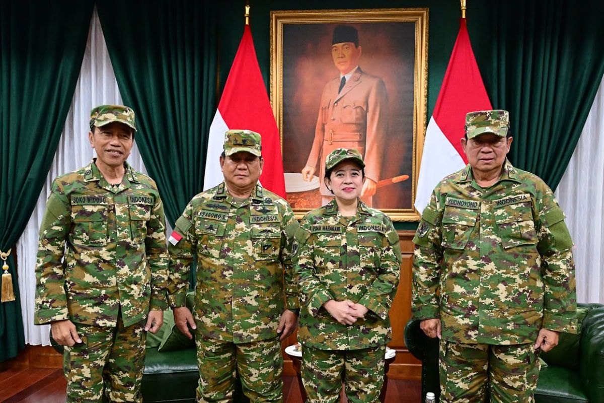 Foto Bareng Prabowo, SBY dan Jokowi di Akmil, Puan: Silaturahmi Santai
