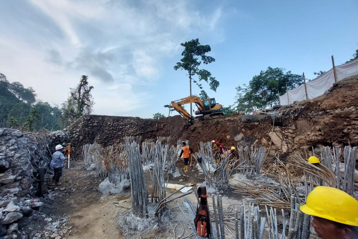 Pembangunan Jembatan Utama Gladak Perak Ditargetkan Rampung Desember 2022 Pembangunan Jembatan Utama Gladak Perak Ditargetkan Rampung Desember 2022