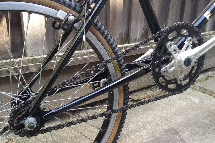 Hubungan Roda-Roda: Sistem Satu Poros dan Tali yang Sama