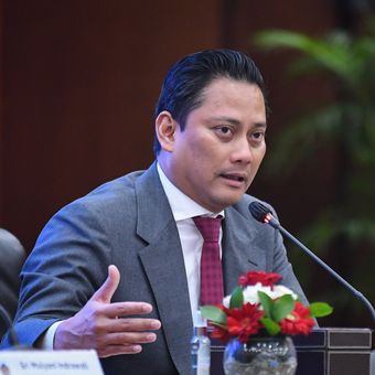 Perdana, Wamenkeu Thomas Djiwandono Hadiri Konferensi Pers APBN