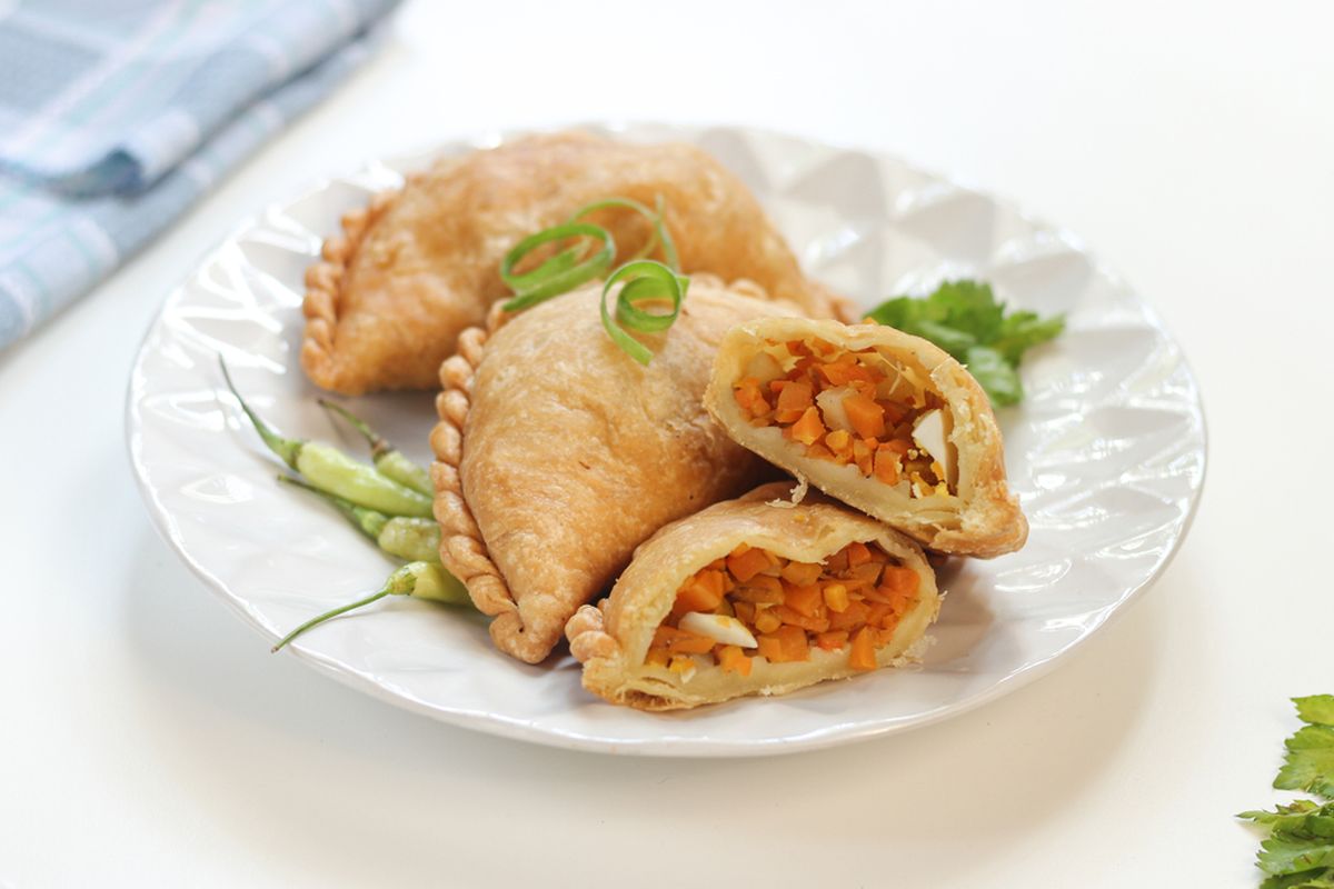 4 Cara Membuat Pastel Anti Gagal, Kulit Tidak Bocor