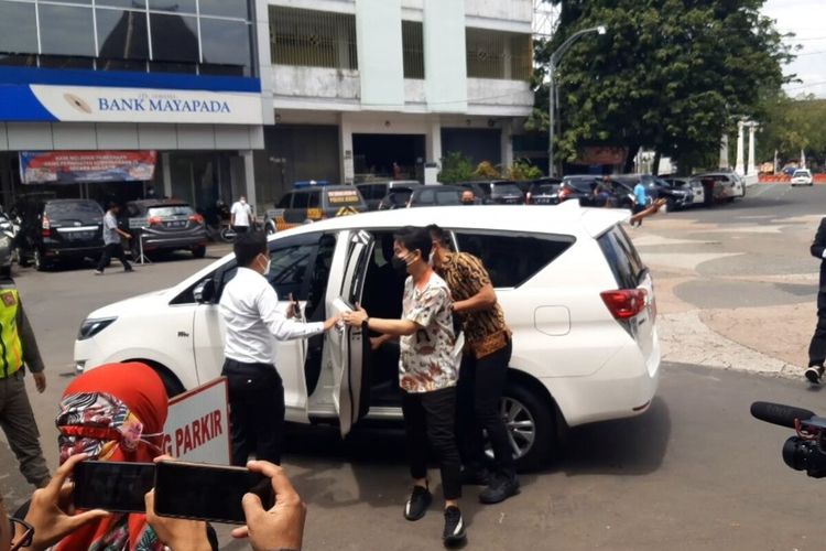 Pilih Innova untuk Mobil Dinas, Gibran: Lebih Lincah, Blusukan ke Mana ...