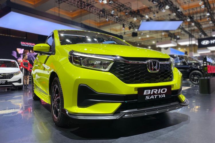 Foto : Perbedaan Varian Honda Brio Special Edition dengan Brio Standar