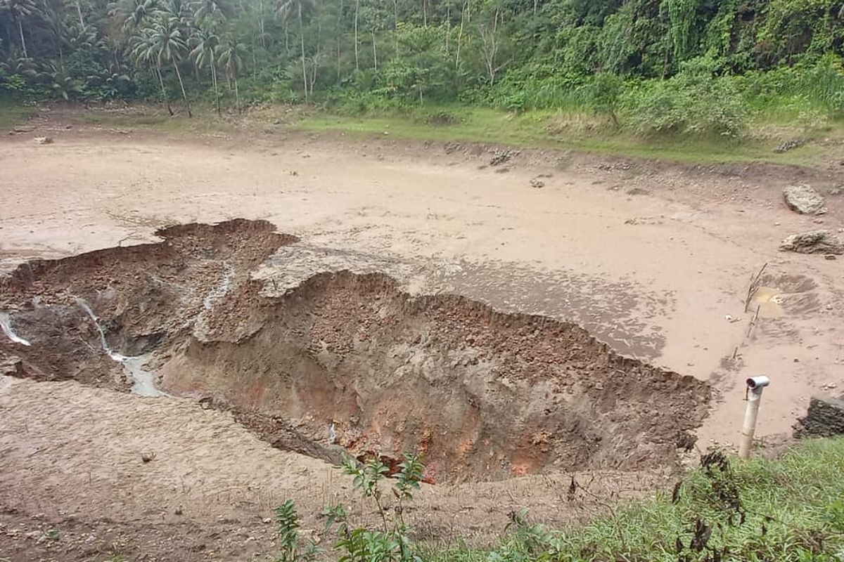 Embung di Kebumen Tiba-tiba Ambles, Airnya Hilang Tak Bersisa