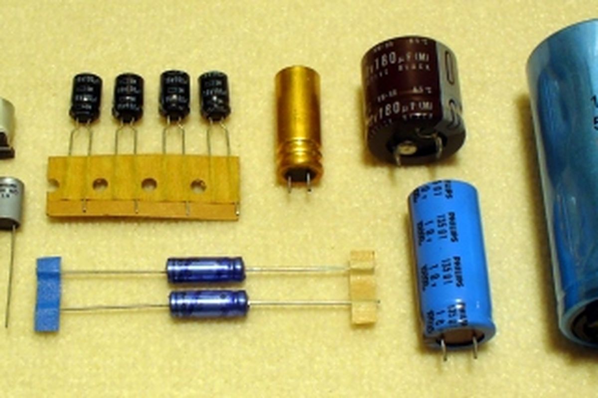 Kapasitor: Pengertian, Prinsip Kerja, Jenis dan Fungsi