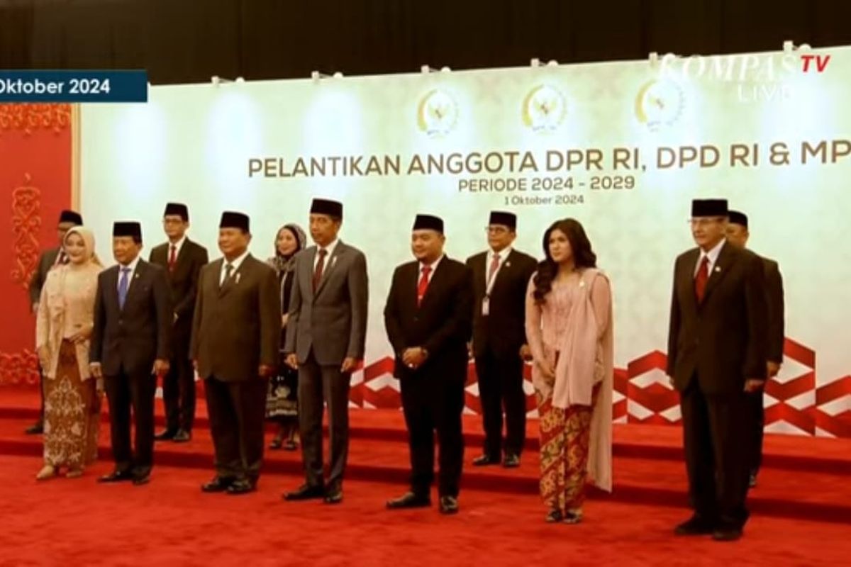 Presiden Jokowi dan Presiden Terpilih Prabowo Subianto Tiba di DPR ...