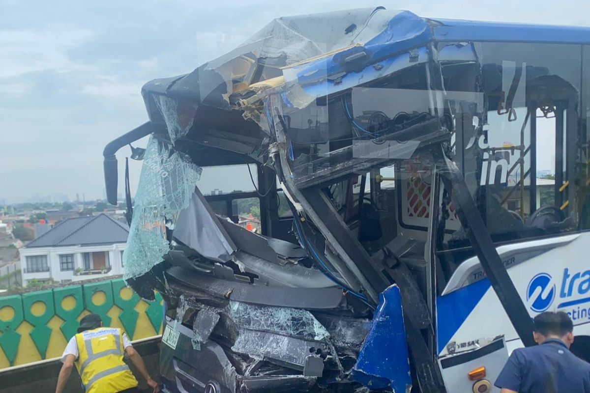 Penampakan 2 Bus Transjakarta Kecelakaan di Koridor 13: Bodi Depan ...