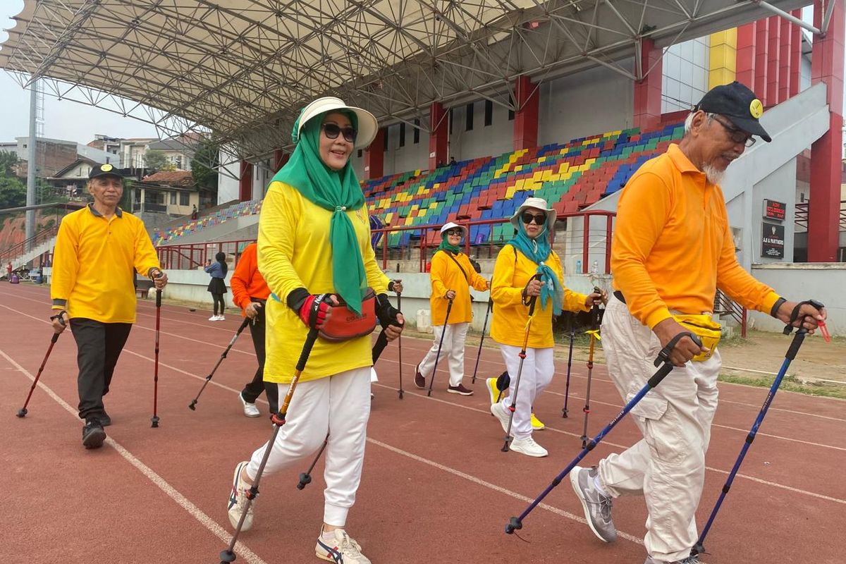 Mengenal Komunitas Jalan Nordik di Semarang, Olahraga Unik Pakai ...